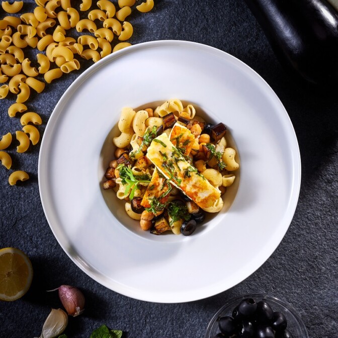 Gobetti rigati s lilkem, olivami, cizrnou a sýrem halloumi | Ženy s.r.o.