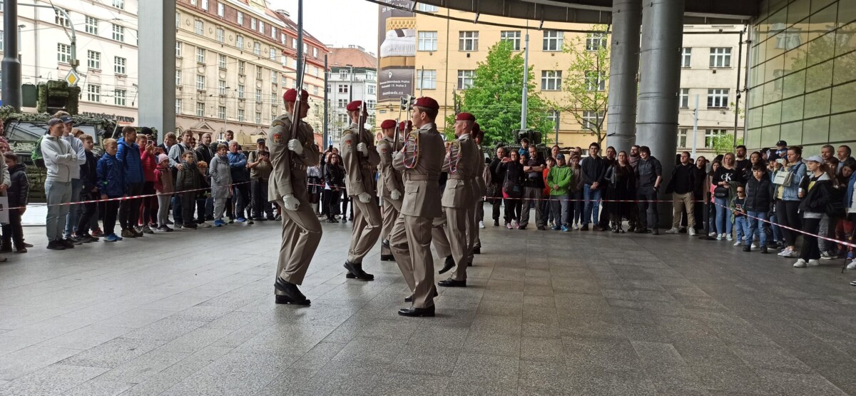 Army den - OC Atrium Flora | Ženy s.r.o.